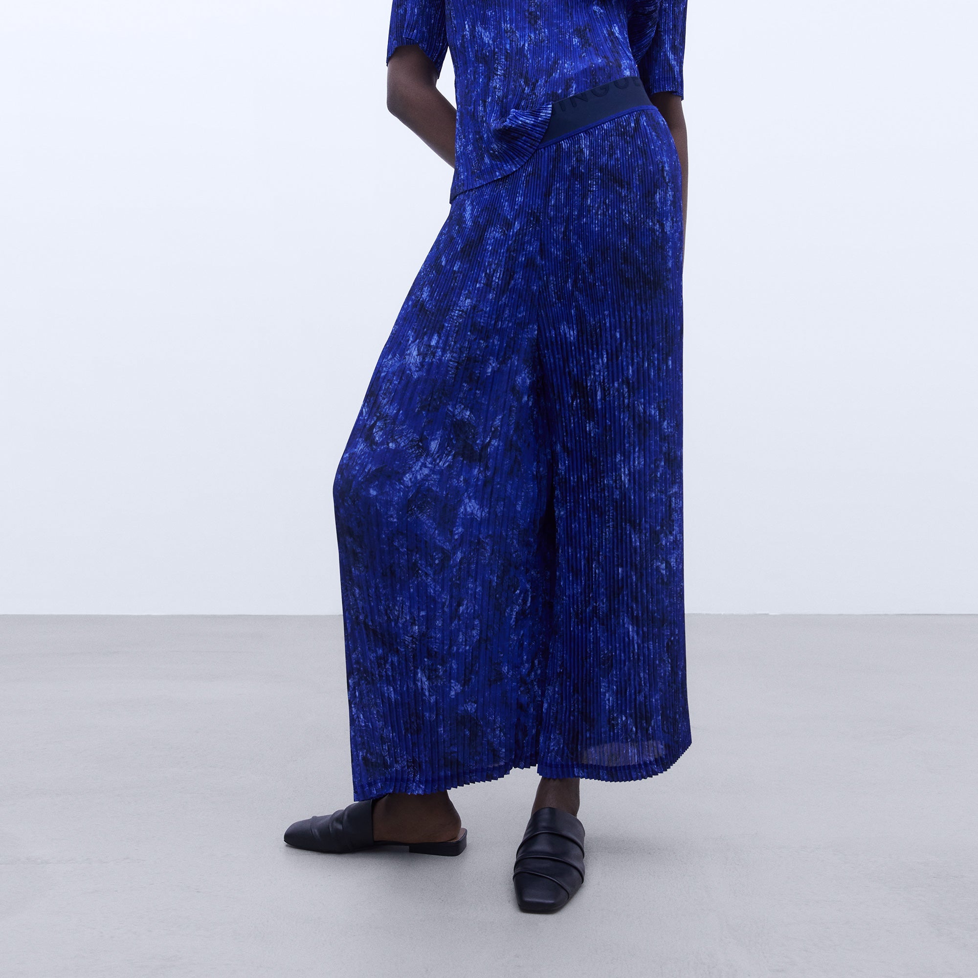 Crinkle Blue Print Pants – Love Persimmon