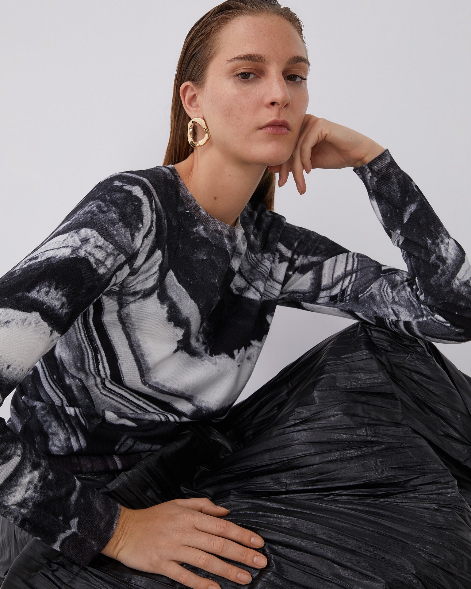 White Print Printed Sweater With Crew Collar – Love Persimmon